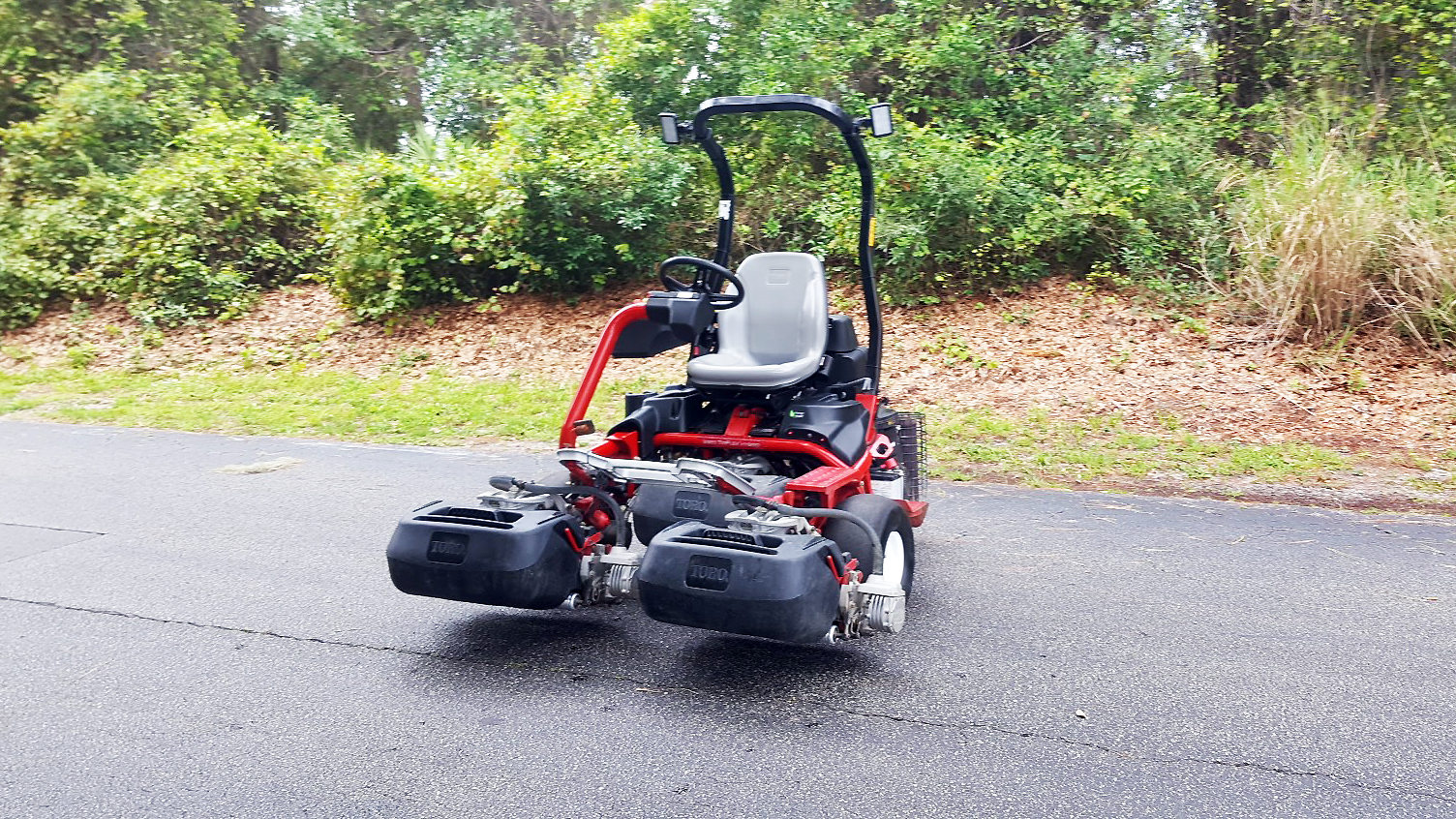 Used Toro Greensmaster 3320 Triflex Hybrid - 7000-1135