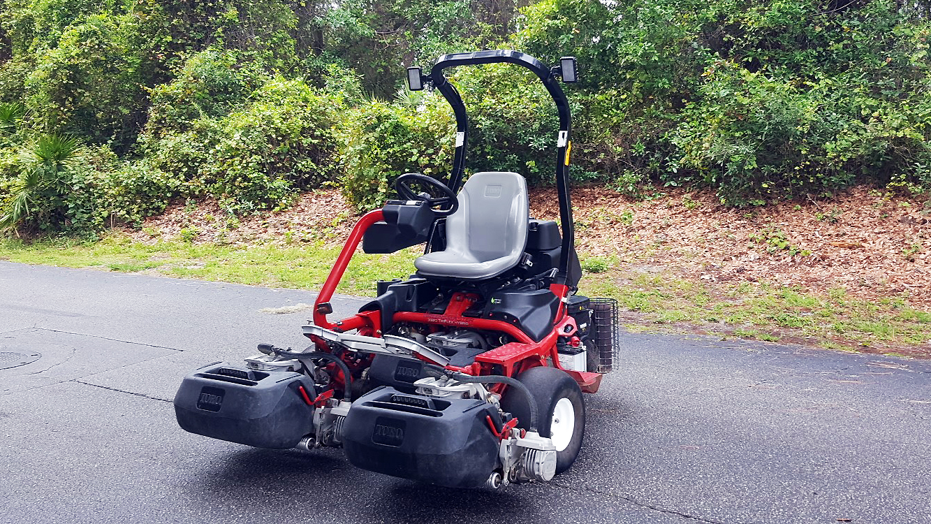 Used Toro Greensmaster 3320 Triflex Hybrid - 7000-1136